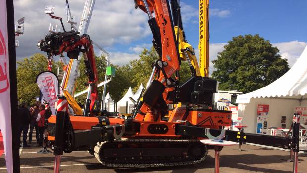 Une mini grue mi-Jekko mi-Fassi - CONSTRUCTIONBTP